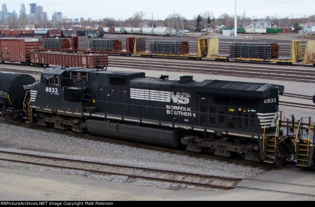 NS 8933